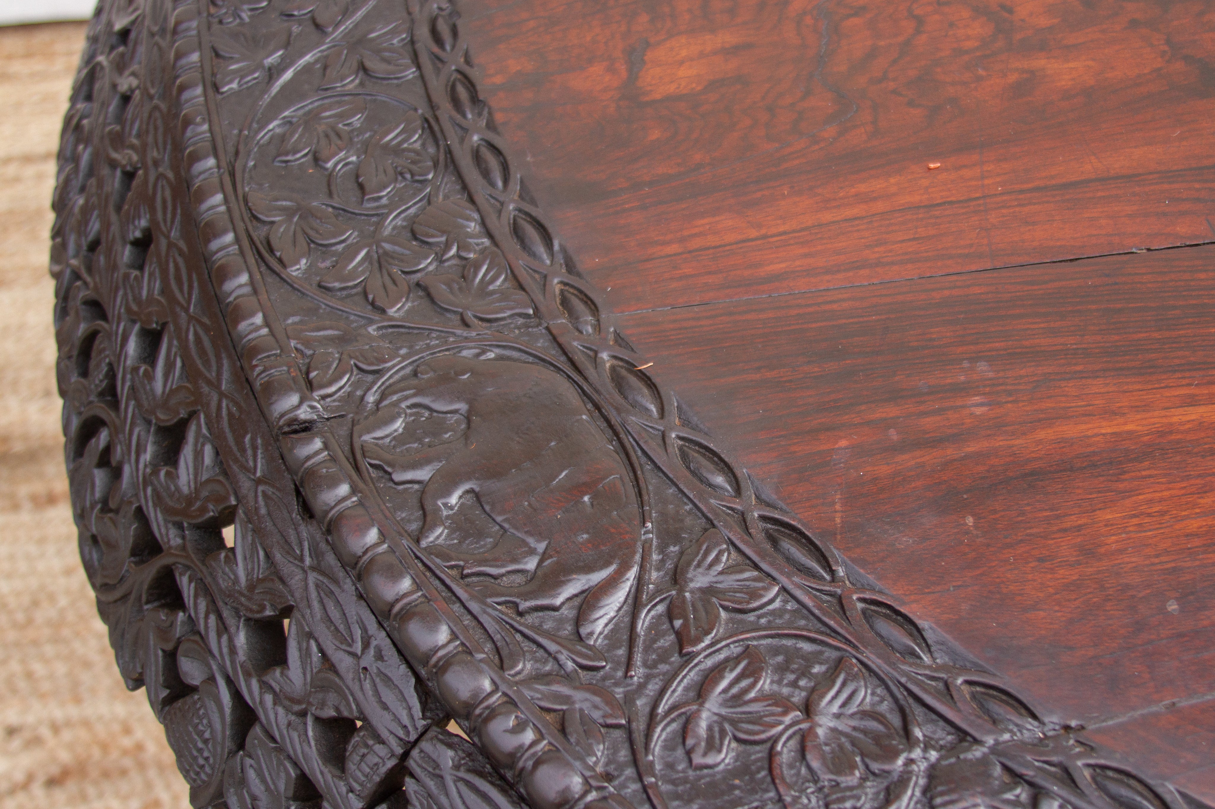 Exceptional Anglo Indian Round Table– DE-COR | Globally Inspired