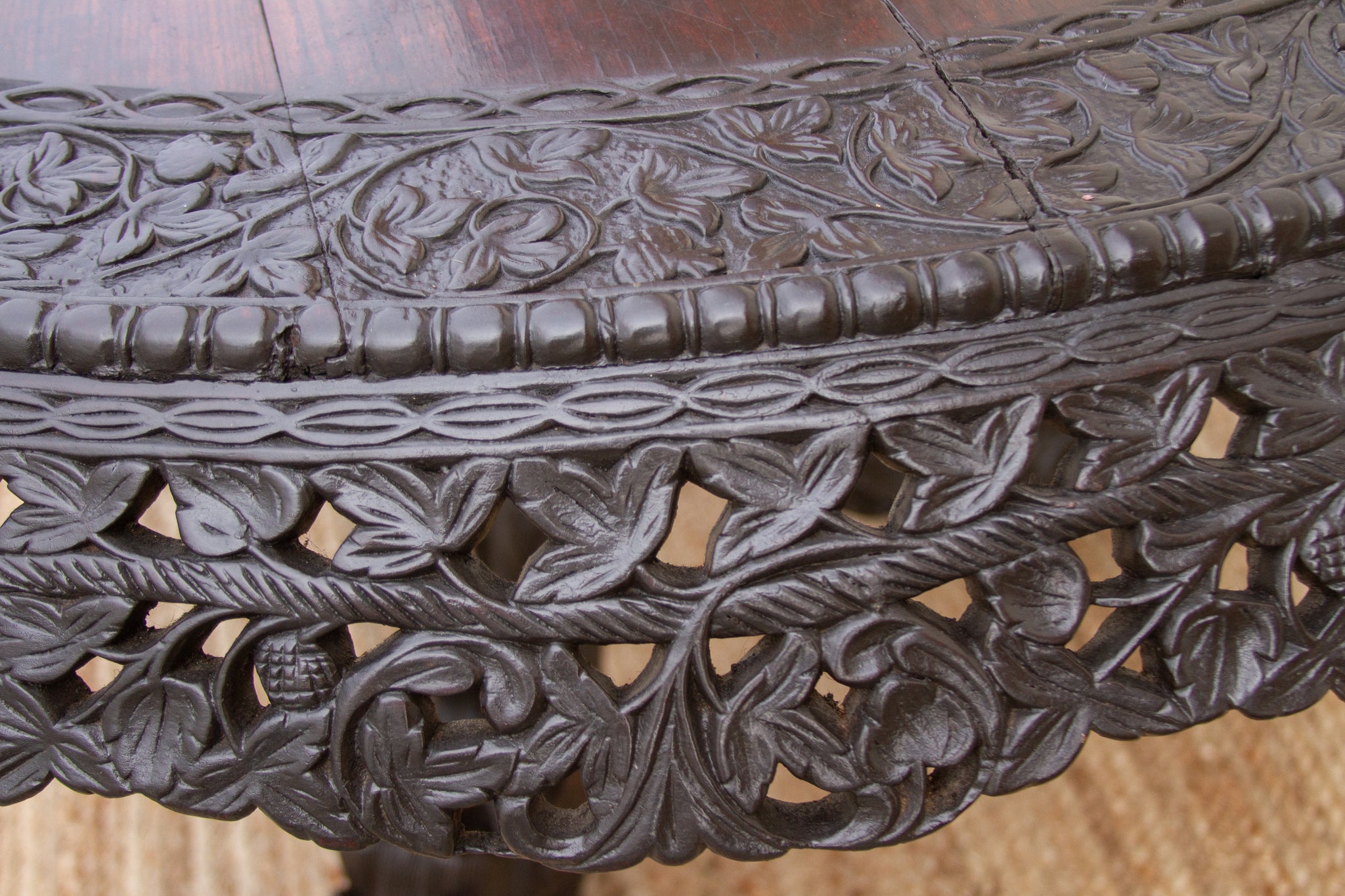 Exceptional Anglo Indian Round Table