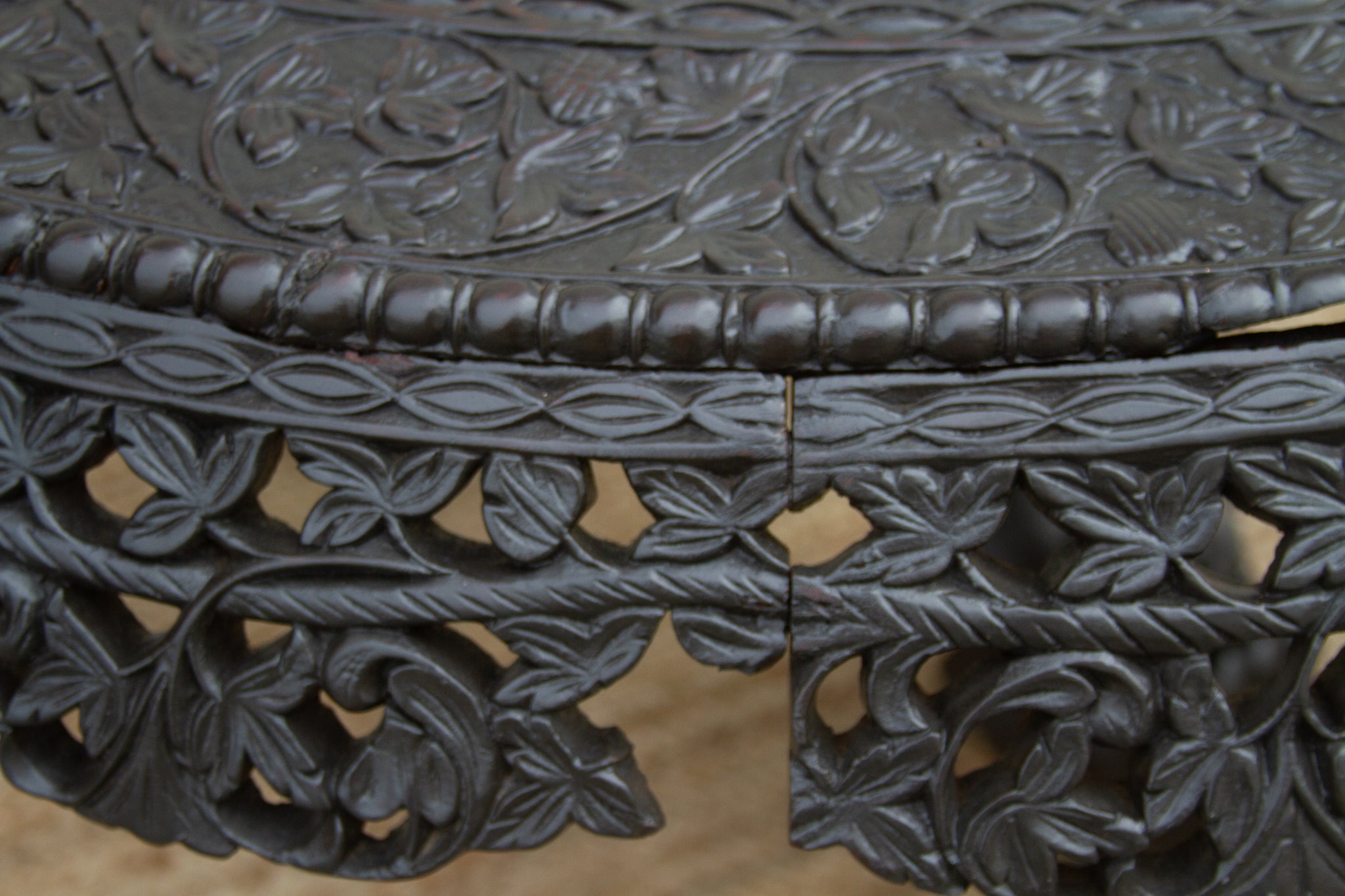 Exceptional Anglo Indian Round Table