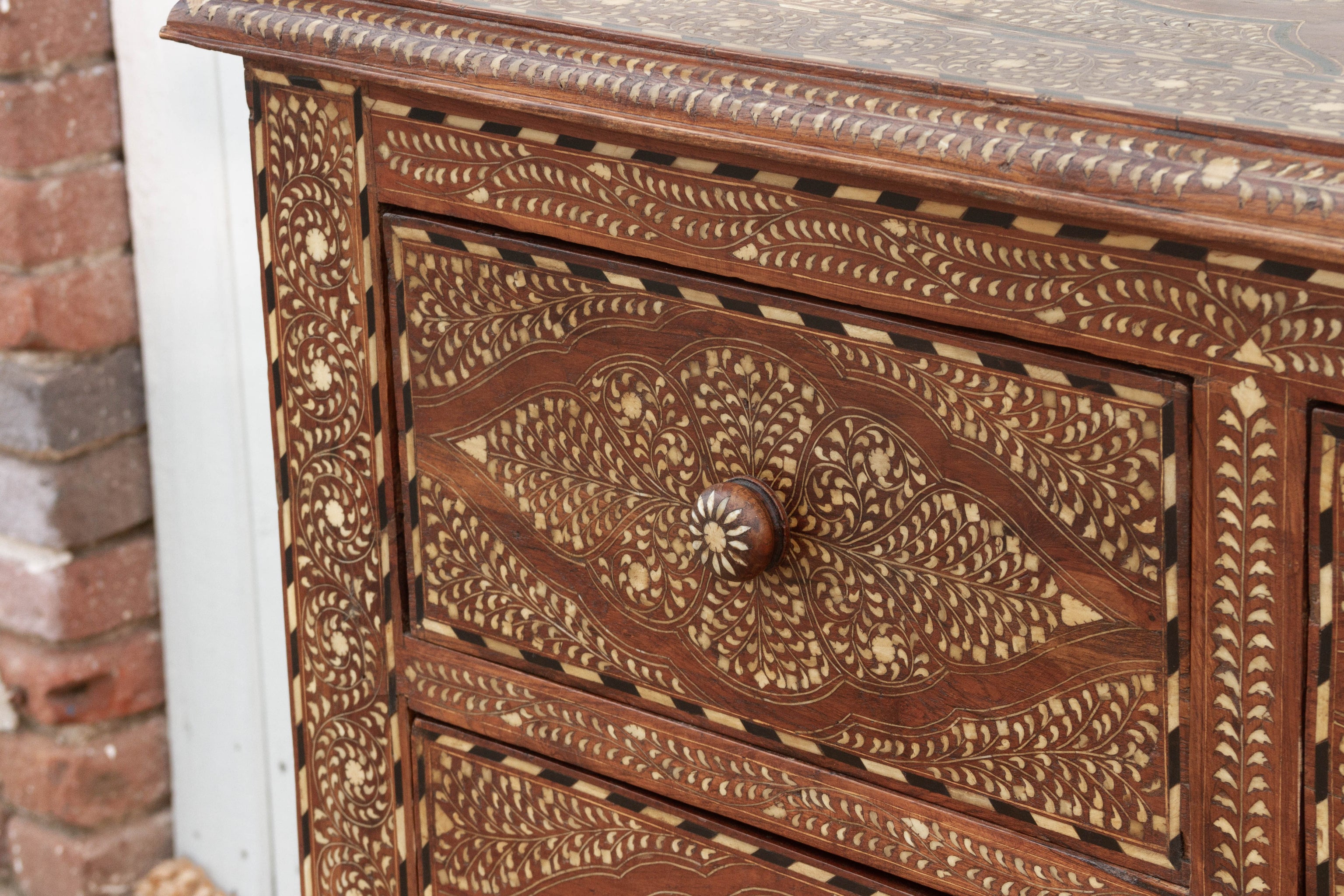 Antique Anglo Indian Scalloped Chest of Drawers– DE-COR | Globally Inspired